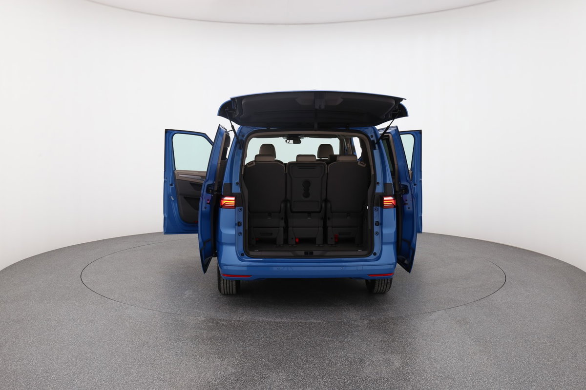 Volkswagen Multivan TSI, DSG | Frontantrieb, medium blue metallic - The ...